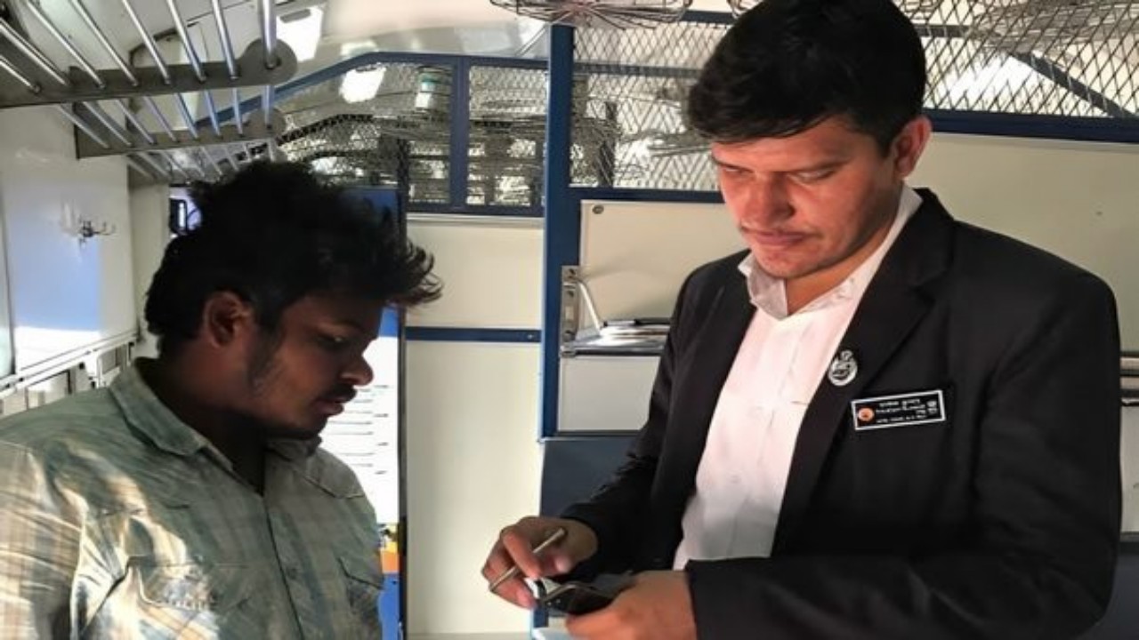 Indian Railway: TC ও TTE-এর মধ্যে পার্থক্য কী? ৯০% লোক এর উত্তর জানেন না